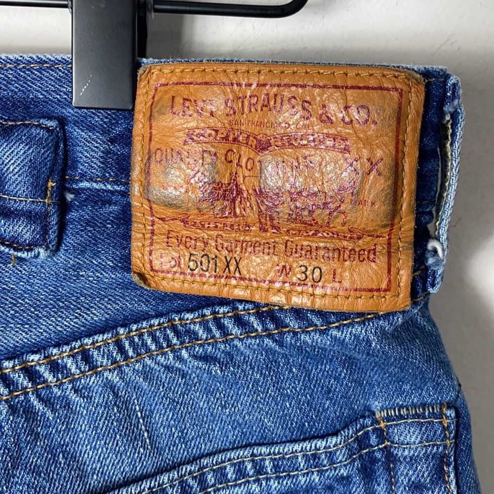 Levi’s Vintage Cinch Back Shorts Size 30 - Gem